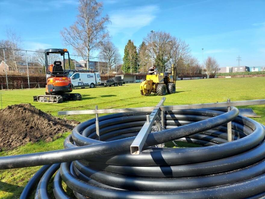 Aanleg automatisch voetbalveld beregening